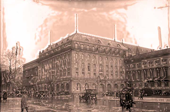 Hotel Adlon - Eine kurze Buchrezension - Berlin durch den Türspion